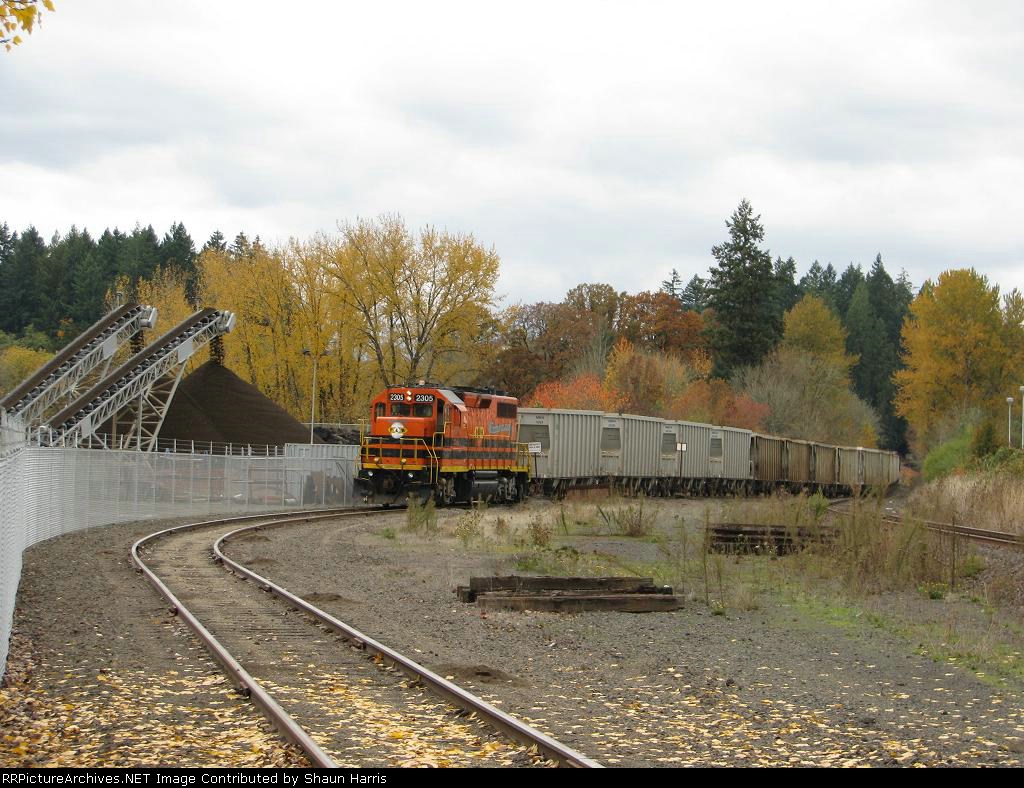 PNWR2305 "Dallas" Rock train at the bottom, at dumper.